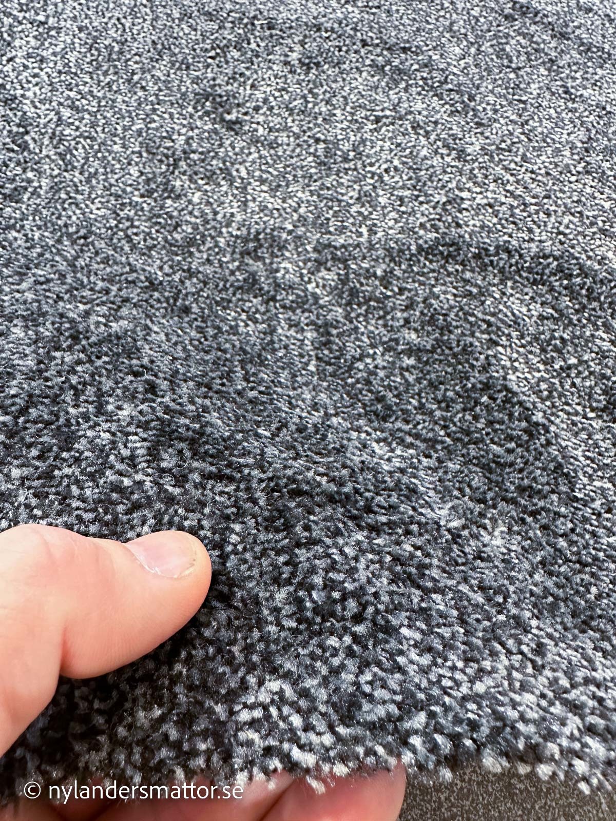 Queens - Maskintvättbar matta på metervara - Nylanders Mattor