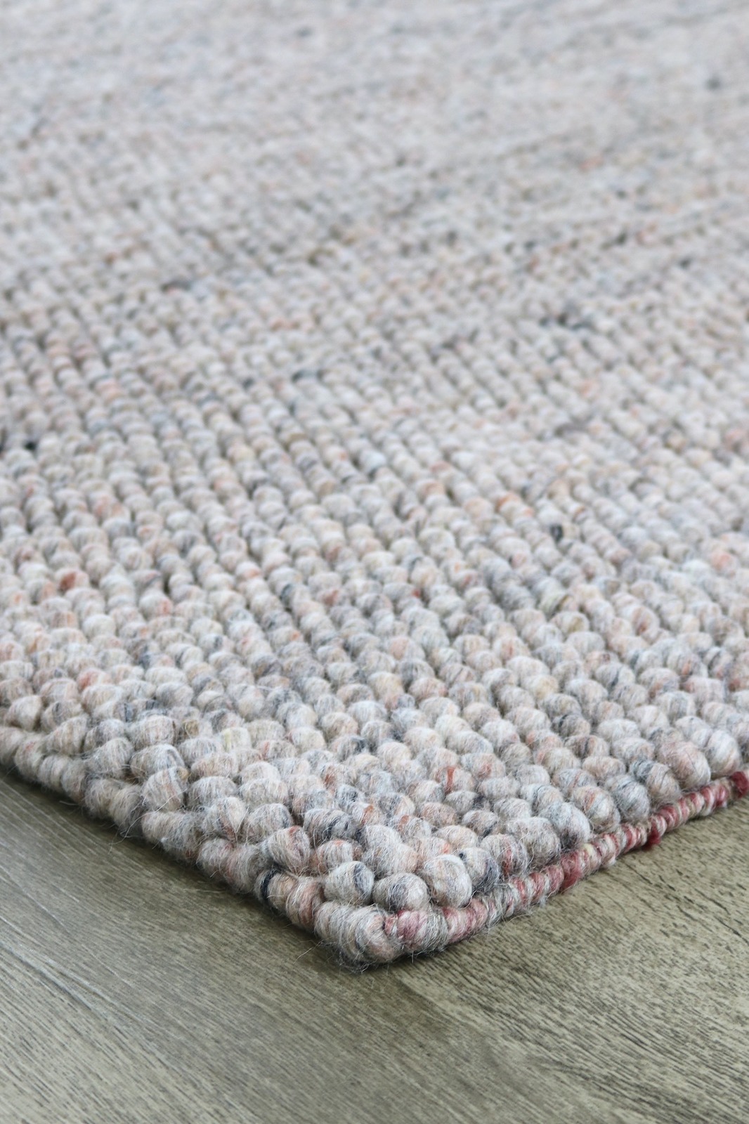 Nature - Ullmatta med bollar i många färger - Nylanders Mattor