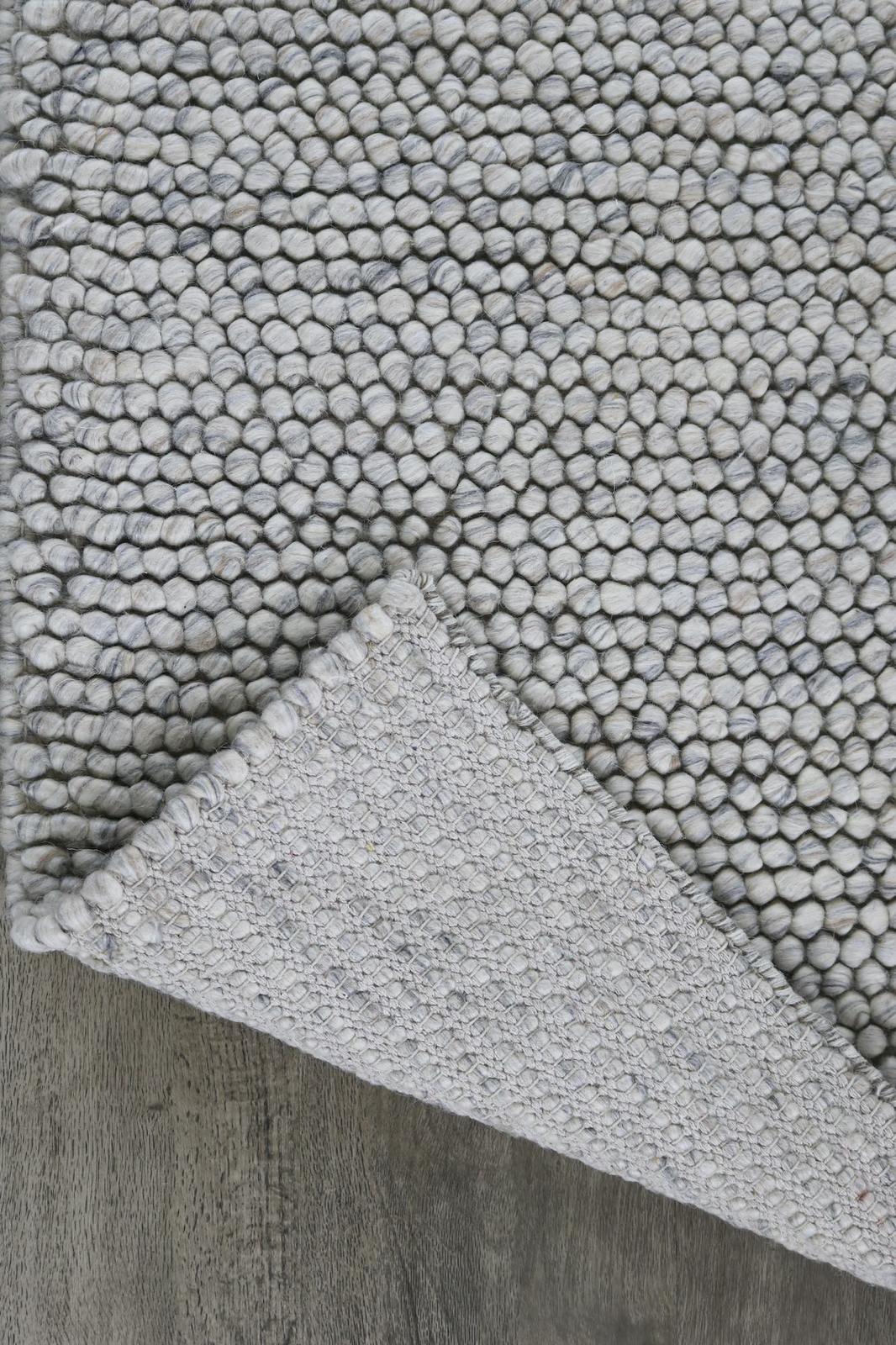 Nature - Ullmatta med bollar i många färger - Nylanders Mattor