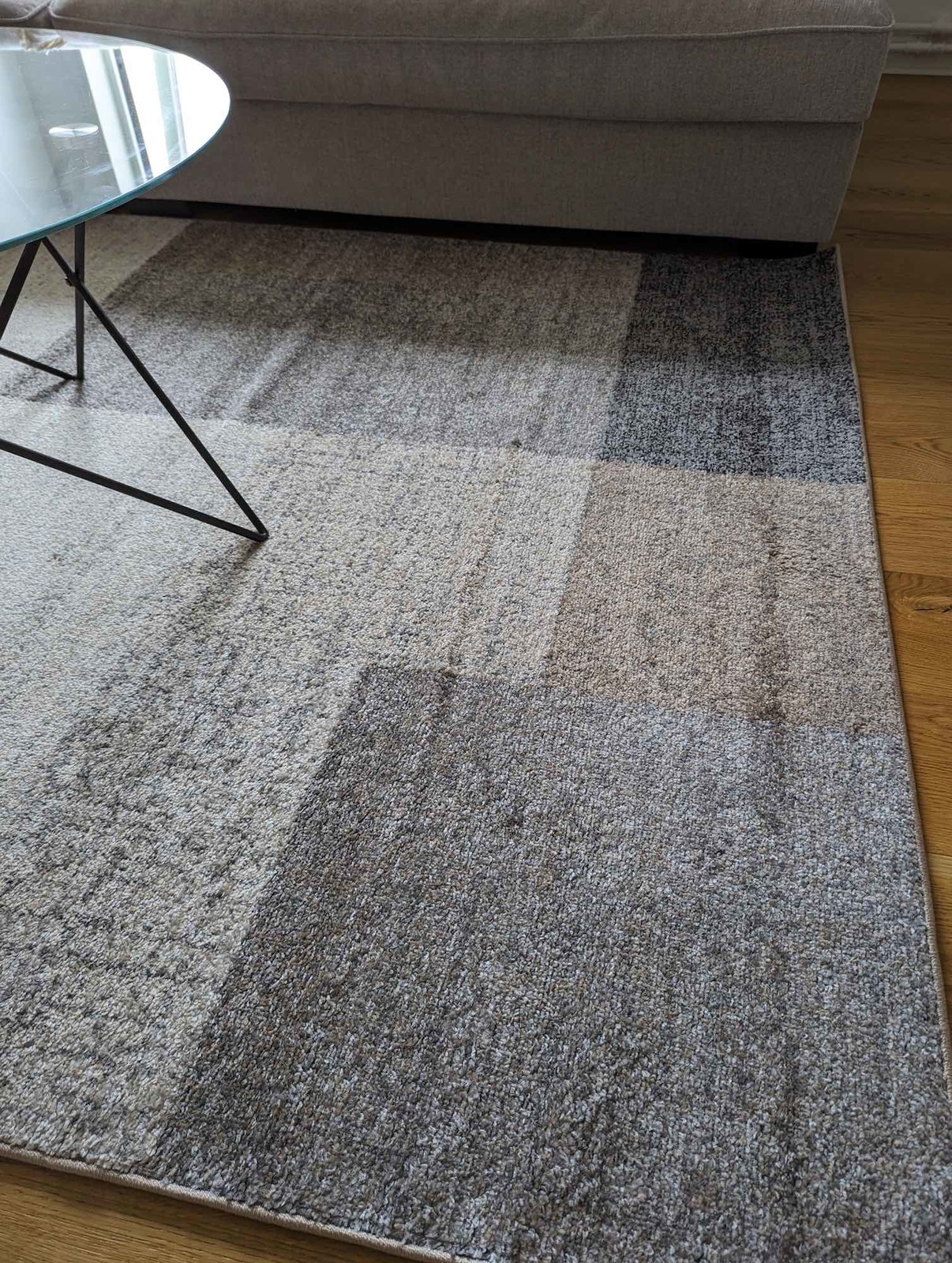 Grand Squares - Rutig matta i neutral färgskala - Nylanders Mattor