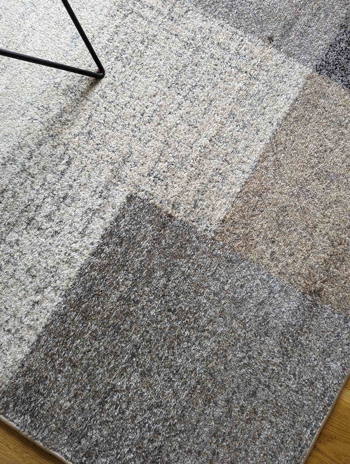 Grand Squares - Rutig matta i neutral färgskala - Nylanders Mattor