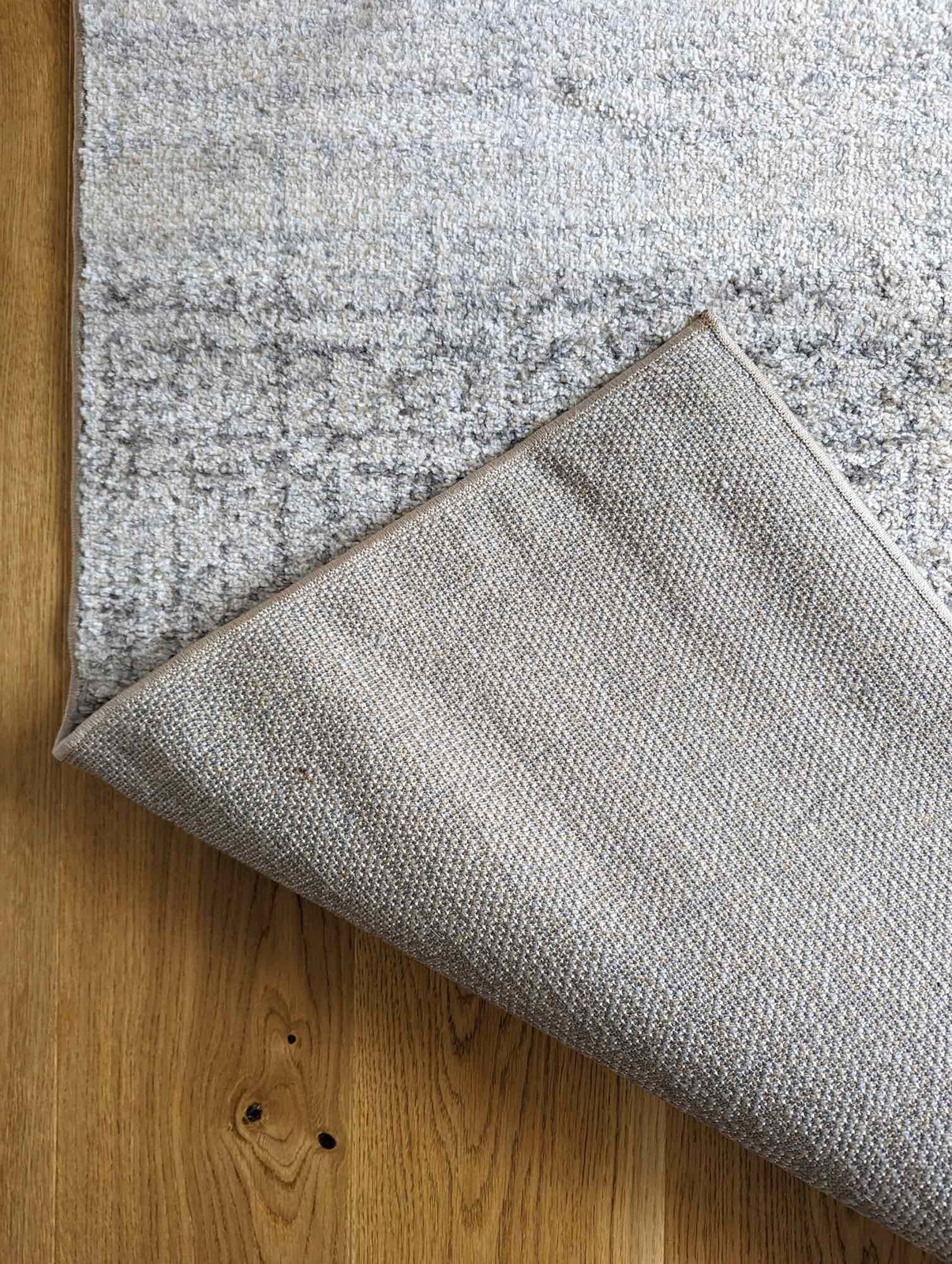 Grand Squares - Rutig matta i neutral färgskala - Nylanders Mattor